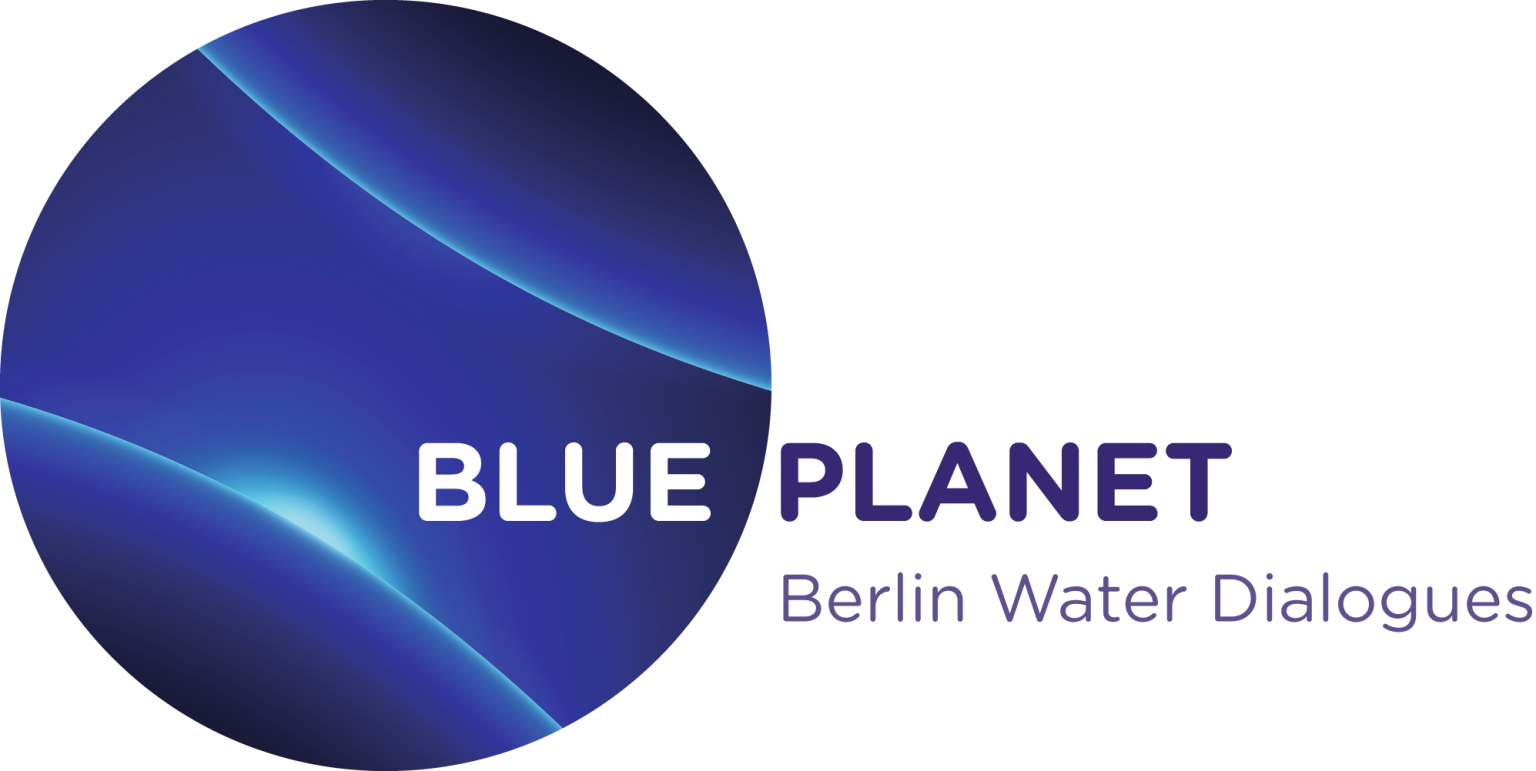 Blue-Planet-Logo mit blauer Unterzeile – BLUE PLANET Berlin Water Dialogues